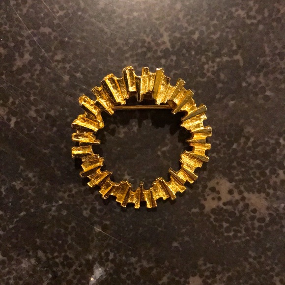 Jewelry | Gold Wreath Pin | Poshmark